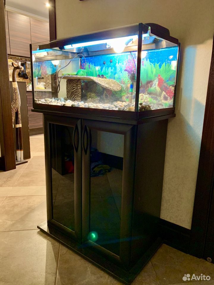 Аквариум со специальной тумбой-подставкой